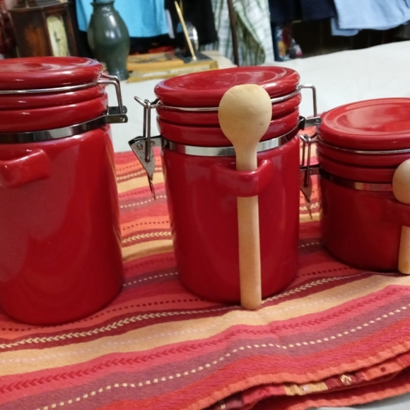 TABLE TOP GALLERY | Kitchen | 2 Red Tabletop Gallery Ceramic Vintage ...